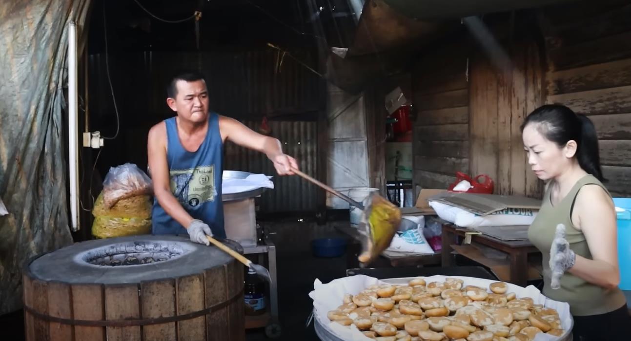 Traditional Ipoh Heong Peah biscuit prepared the old way - BTS Media